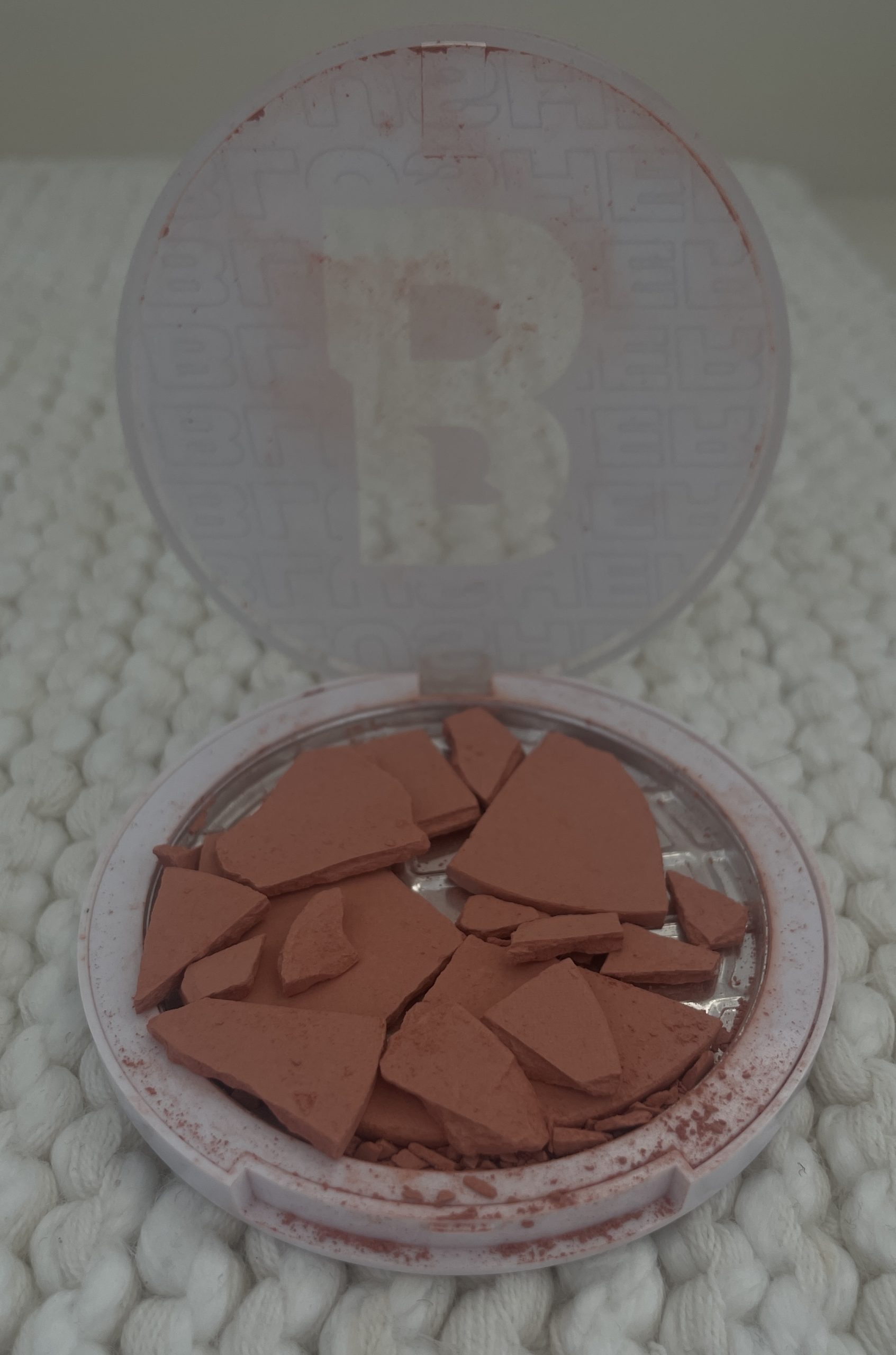 HOW TO FIX A BROKEN POWDER - Lucy J Aubrey Blog